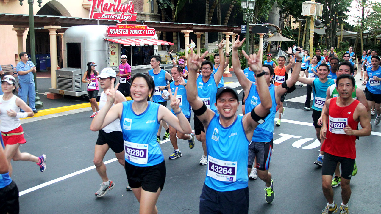 Merry Marathon: Festive Cheer to Greet Runners at SCM 2012
