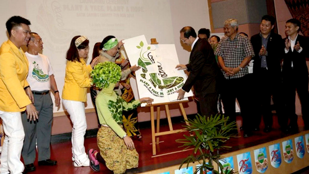 Batik Sarong Charity Fun Run Gets Runners to Dress Creatively for a ...