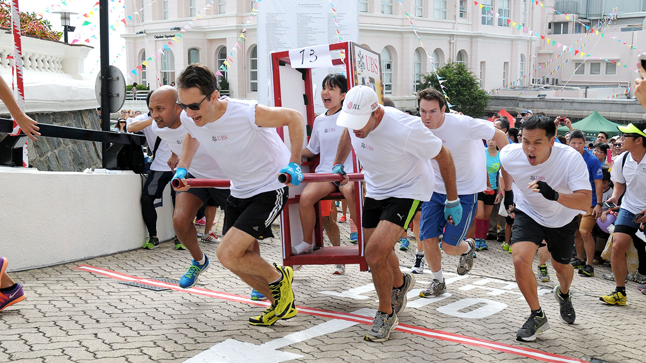 2015 Sedan Chair Race: Team Up and Bear the Weight of Those in Need