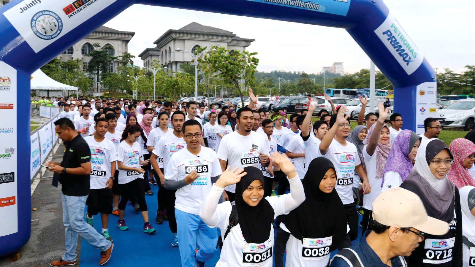 MSMW Twitterthon: Facebook, Instagram & Twitter Fans Unite!