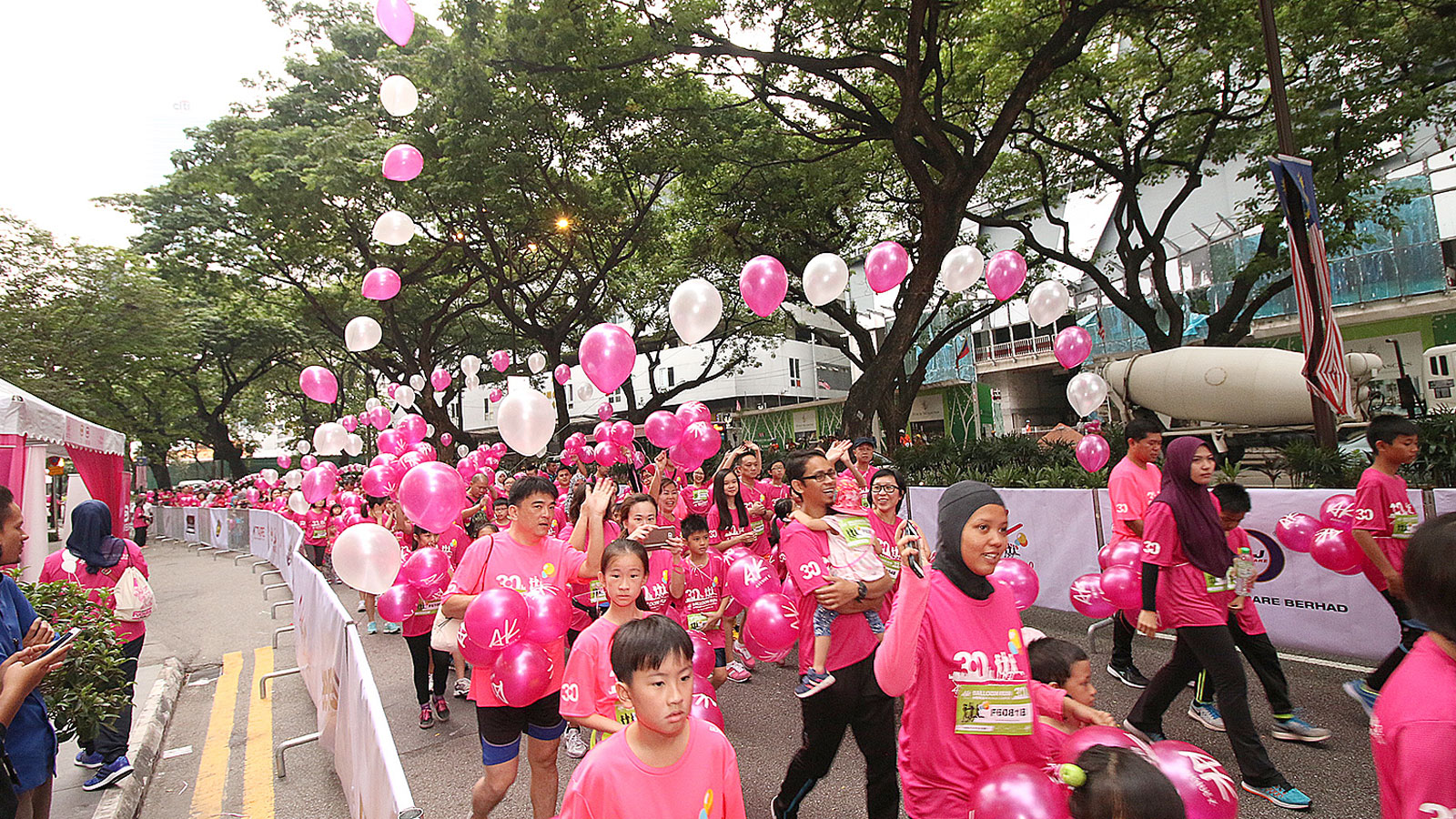 AK Balloon Run 3.0: Mass Fuchsia Balloons Dominating Kuala Lumpur City